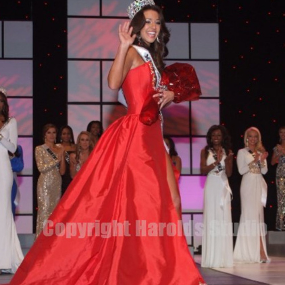Brittany Sharp’s Evening Gown When She Won’t Miss Ga … - Gem